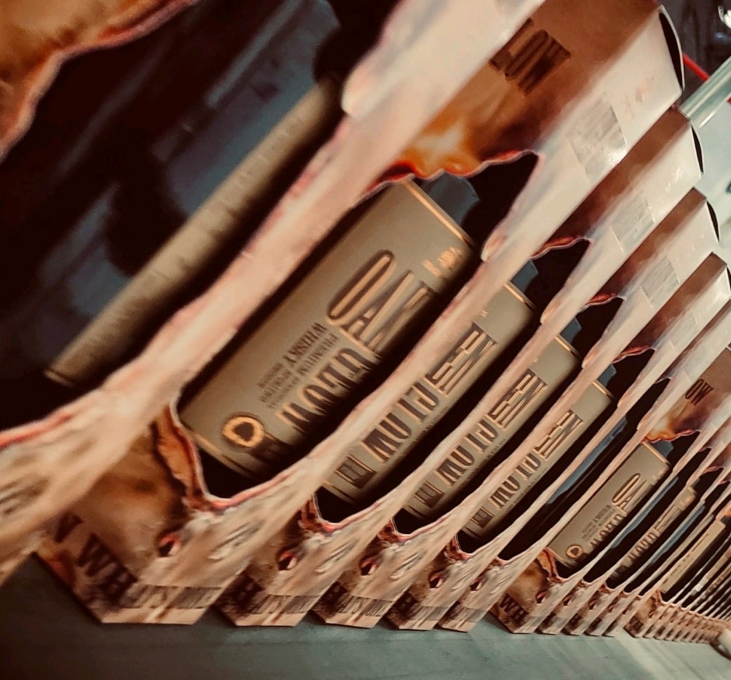 WorldStar Winner: OAKEN GLOW BOLD AND SMOKY PREMIUM LIQUOR CARTON